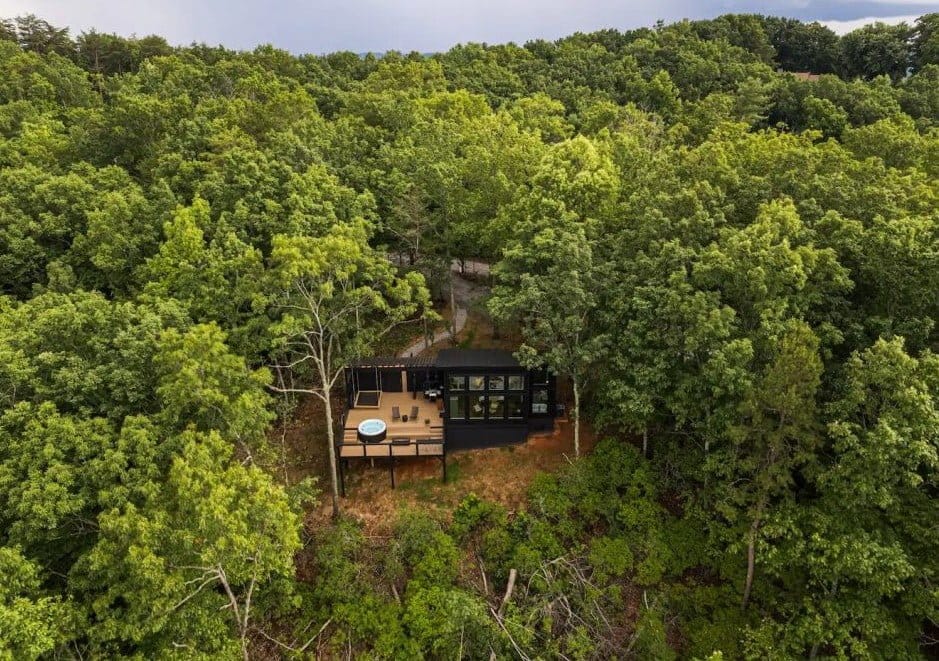 Quiet and Peaceful Minimalist Retreat in the Forest.