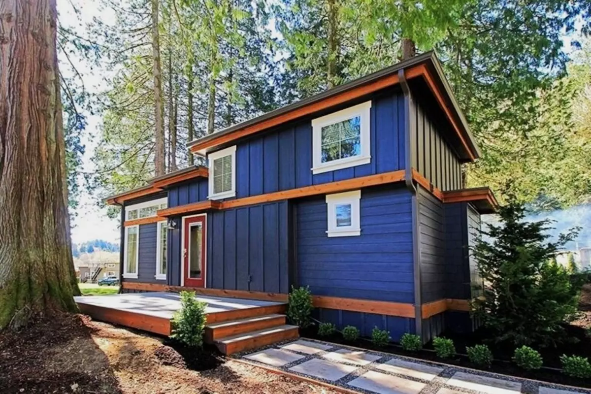 400sqft Blue Small Rest House on Whatcom Lake - Trend House Designs